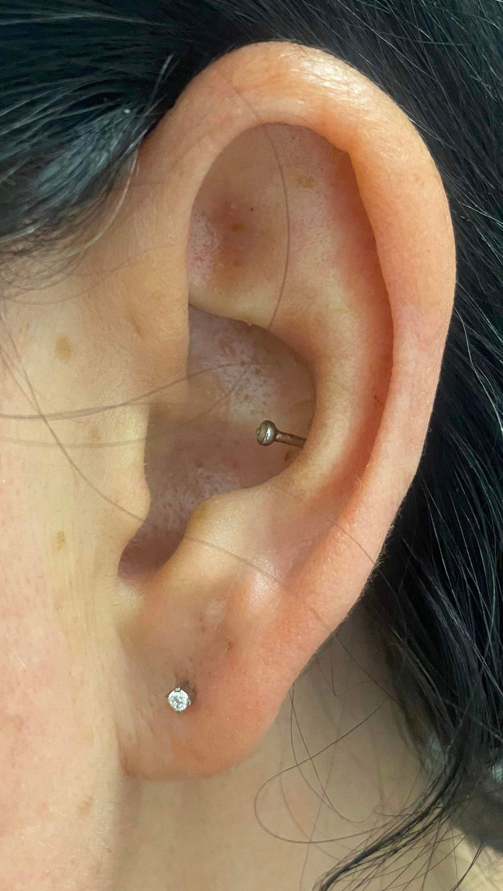 SS 2mm CZ Clear-P118 – Pierced by Glow